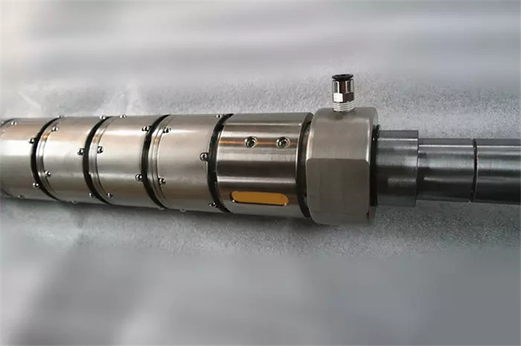 Paper core machine differential rewinding core shafts